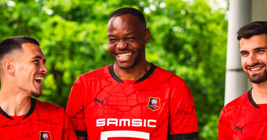 Découvrez le nouveau maillot des Rouge et Noir | Stade Rennais F.C.