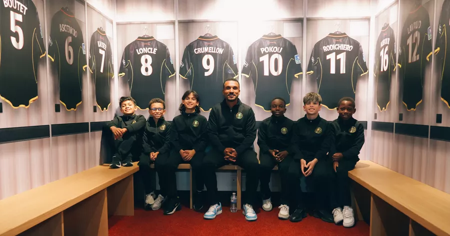 Sylvain Marveaux, Blaise Matuidi et les U10 de l'Académie One FC de ...